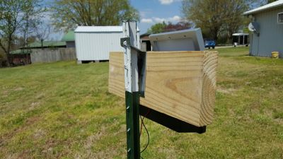 EFL Vertical T-Post Brackets, 2 in., 25 lb. Capacity, 10-Pack at ...