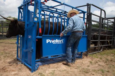 Priefert Economy Squeeze Chute with HG91 at Tractor Supply Co.