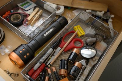 Duracell 2,500-Lumen Flashlight, Heavy-Duty Compact LED Flashlight with ...