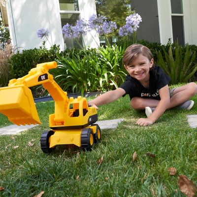 Funrise CAT Tough 15 in. Rigs Construction Toy Excavator, Yellow at ...