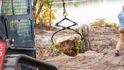 Boulder Tuff Rock Tongs at Tractor Supply Co.