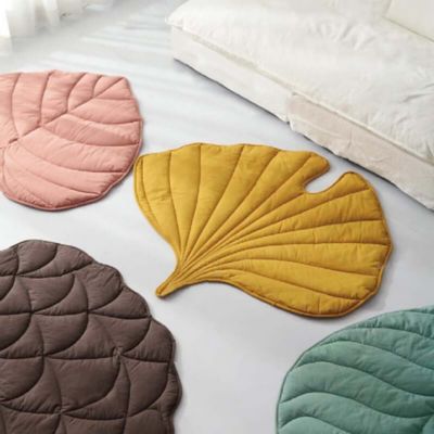 FunnyFuzzy Leaf Shape Pet Blanket